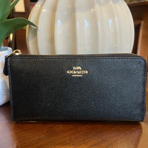 Coach | Accessories | Coach Leather Wallet Excellent Condition A Lot Of ...